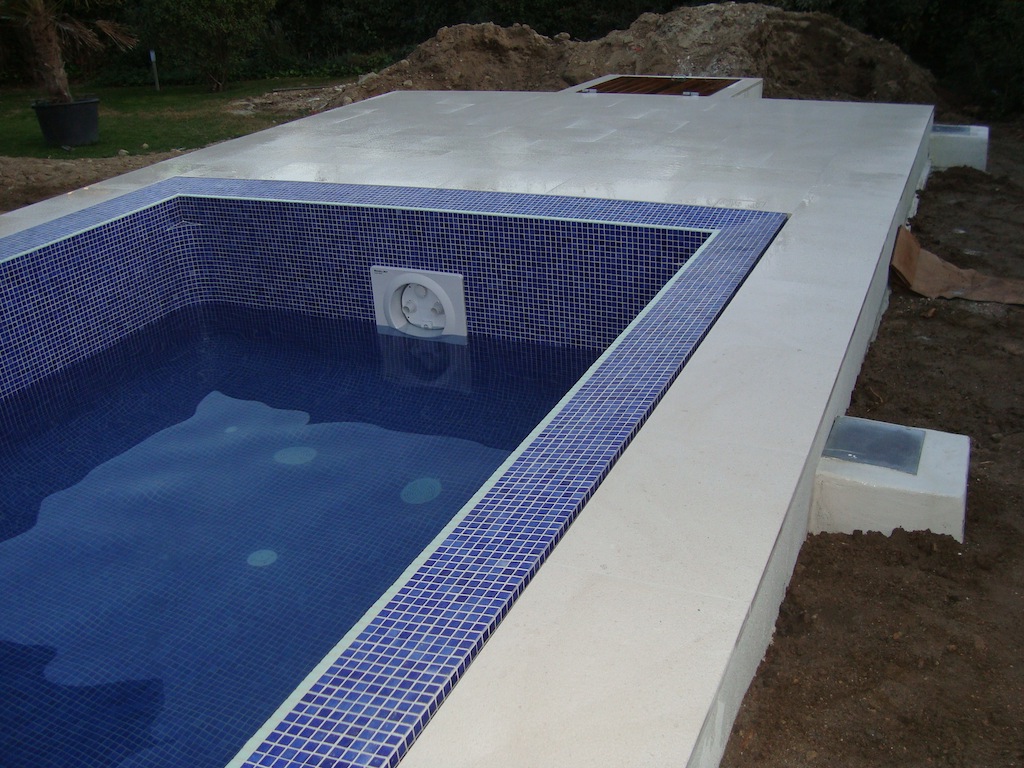 Como se realiza una piscina infinity con desbordante perimetral ...